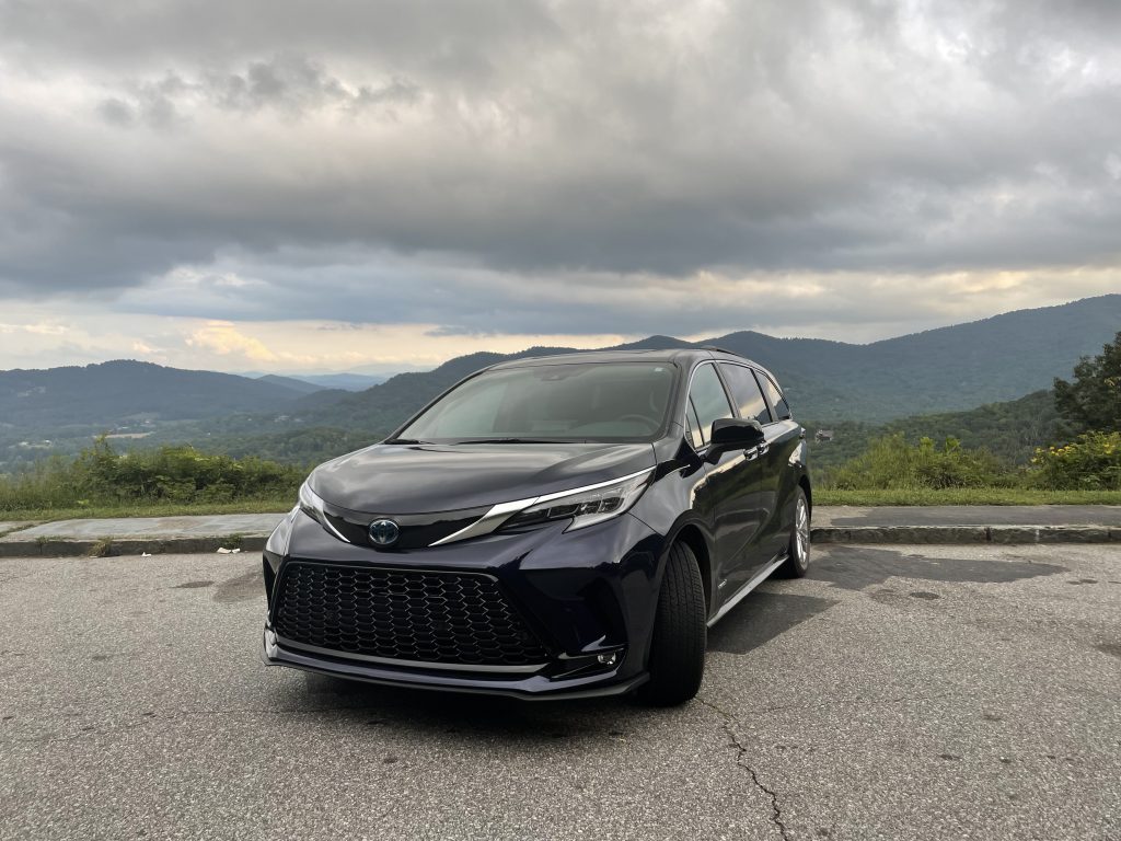 Driving the 2021 Toyota Sienna Shatters Common Minivan Stereotypes ...